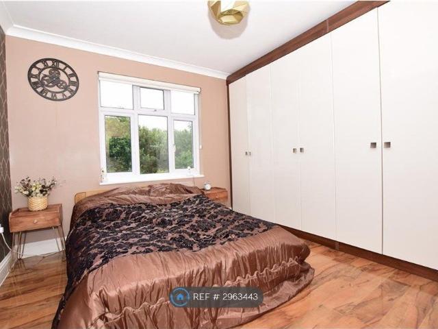Fairholme Avenue, Romford RM2, Room to rent, £850 pcm | PrimeLocation