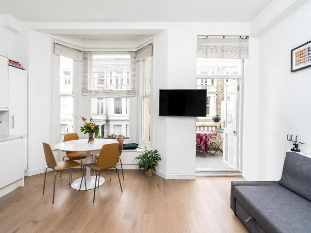Fairholme Road, W14 2 bed apartment to rent £2,800 pcm £646 pw