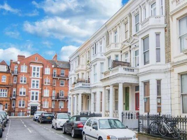 Fairholme Road, Barons Court, 2 Bedroom Flat