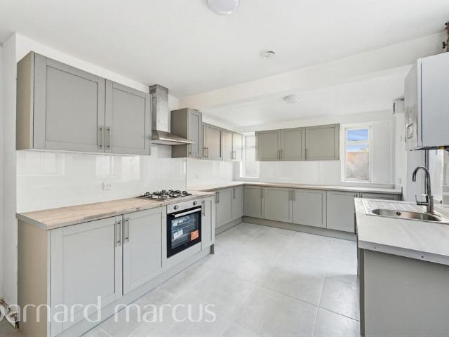 Fairholme Road, CROYDON 4 bed terraced house to rent £2,700 pcm £623 pw