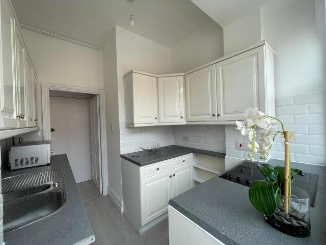 Fairholme Road, London 1 bed flat to rent £2,000 pcm £462 pw