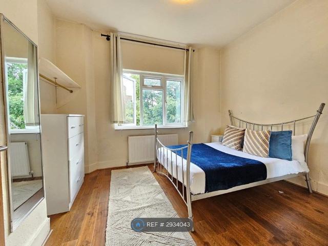 Fairlop Road, London E11, Room to rent, £825 pcm | PrimeLocation