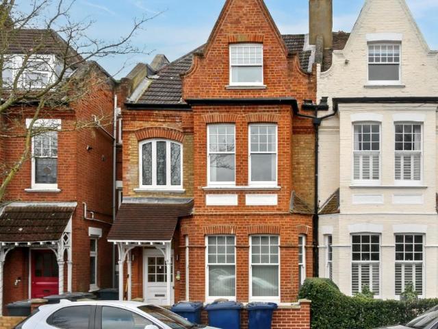 Fairlawn Avenue, London W4, 3 bed flat to rent, £2,850 pcm | PrimeLocation