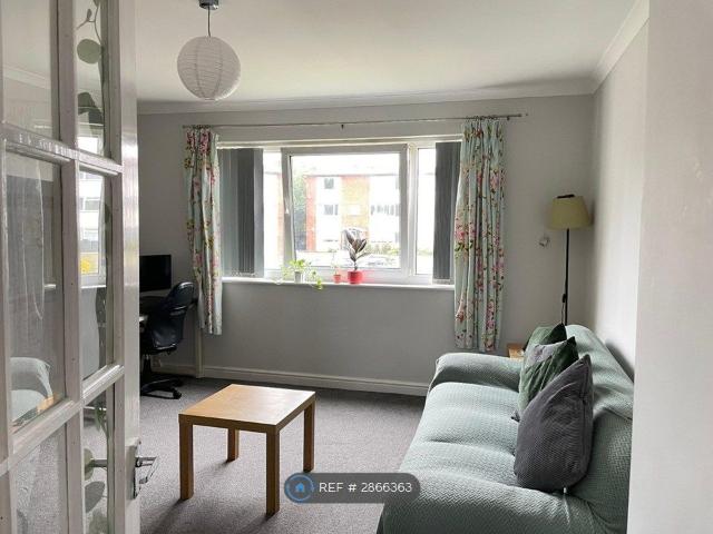 Fairlawn Close, Leamington Spa CV32, 2 bed flat to rent, £1,190 pcm | PrimeLocation