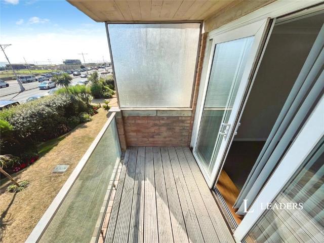 Fairlawns, 159 Kingsway, Hove, BN3 3 bed flat to rent £2,500 pcm £577 pw