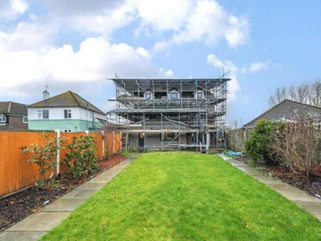 Fairlands Avenue, Fairlands, 5 Bedroom Detached
