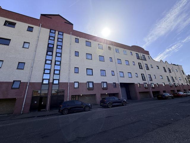 Fairley Street, Glasgow G51, 2 bed flat to rent, £825 pcm | PrimeLocation