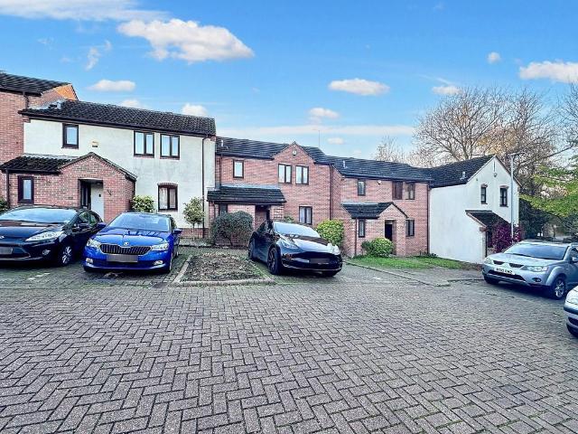 Fairlight Drive, Uxbridge, UB8 3 bed terraced house to rent £2,150 pcm £496 pw
