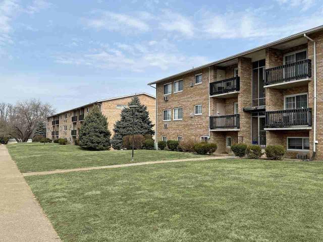 Fairmount Park 1 Bedroom Apartment for Rent at 400 W Crestwood Dr, Camp Hill, PA 17011