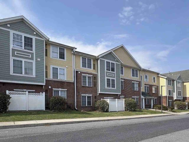 Fairmount Park 1 Bedroom Apartment for Rent at 400 W Crestwood Dr, Camp Hill, PA 17011