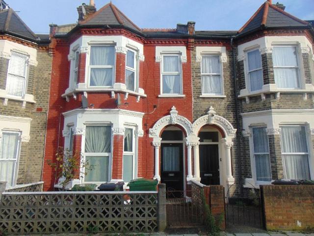 Fairmount Road, Brixton Hill, London 2 bed flat to rent £1,850 pcm £427 pw