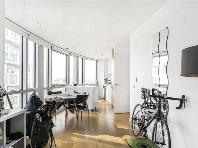 Fairmont Avenue, London, E14 1 bed apartment to rent £2,150 pcm £496 pw