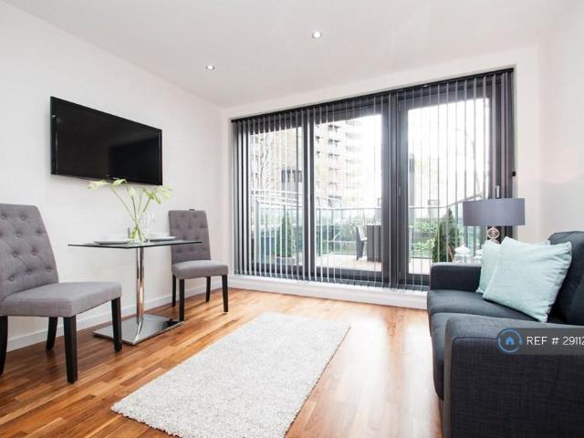 Fairmont Avenue, London, E14 Studio to rent £1,800 pcm £415 pw