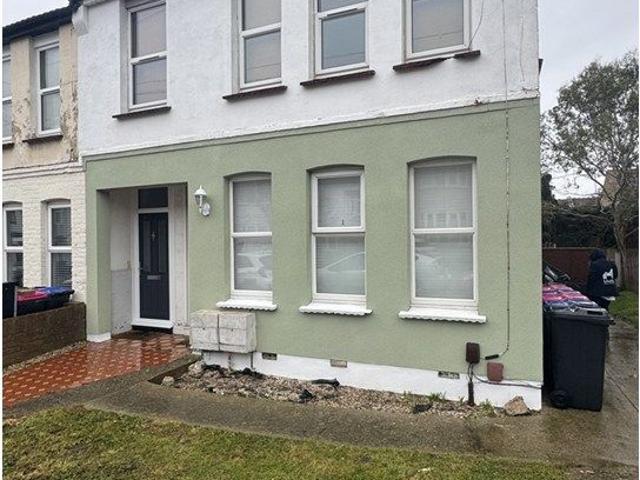 Fairmead Avenue, Westcliff On Sea SS0, 1 bed flat to rent, £925 pcm | PrimeLocation