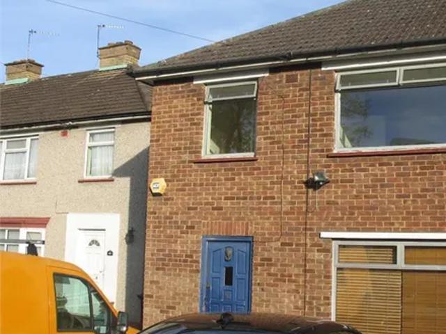 Fairmead Crescent, Broadfields, London, HA8 8YR, United Kingdom | 3 bed house for rent #140228193 | Rentberry