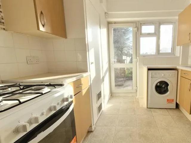 Fairmead Crescent, Broadfields, London, HA8 8YW, United Kingdom | 2 bed apartment for rent #140227386 | Rentberry