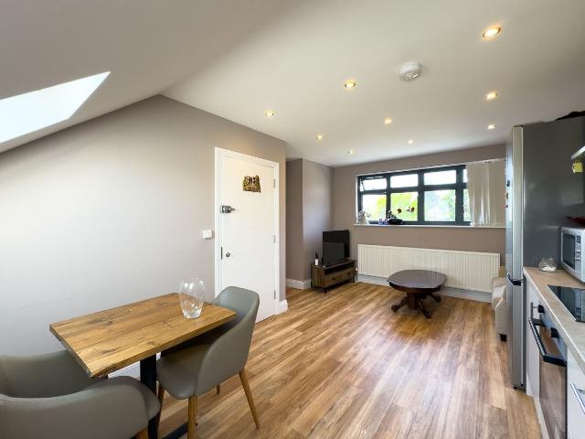 Fairmead Crescent, Edgware HA8, 1 bed flat to rent, £1,400 pcm | PrimeLocation