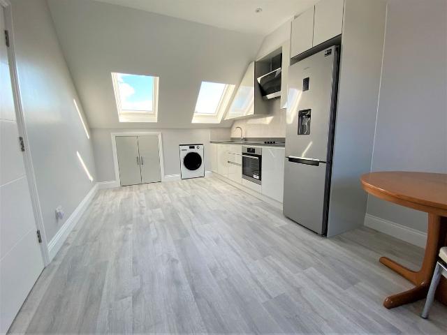 Fairmead Crescent, Edgware HA8, 1 bed flat to rent, £1,400 pcm | PrimeLocation