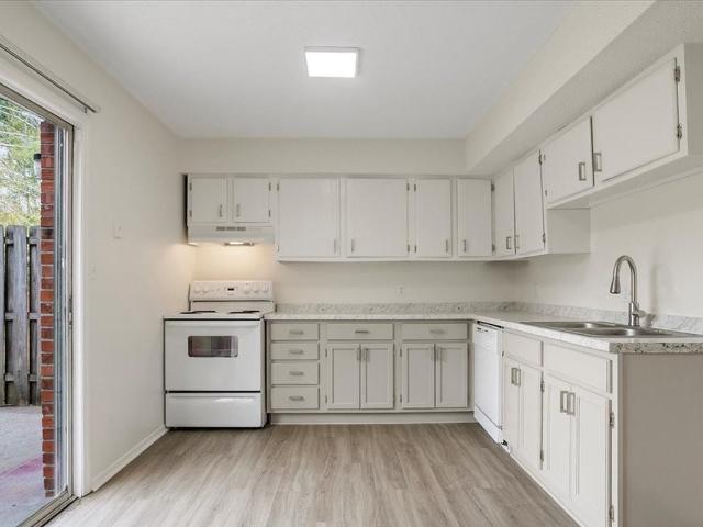 Fairmeadow Townhomes 3 Bedroom Apartment for Rent at 15 Best Dr, Greenville, SC 29611