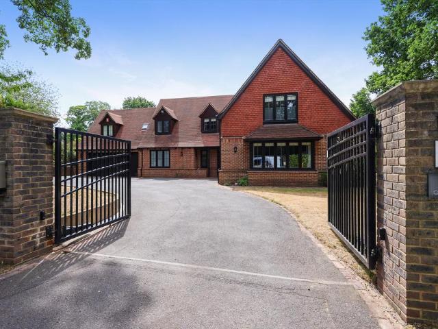 Fairmile Avenue, Cobham, Surrey KT11 5 bed detached house to rent £8,500 pcm £1,962 pw
