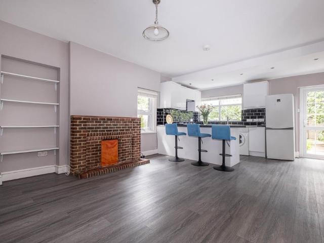Fairmile Avenue London SW16 2 bed flat to rent £2,200 pcm £508 pw