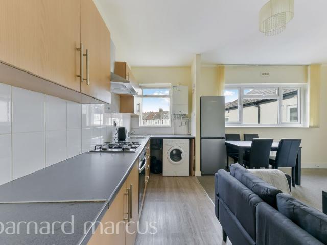 Fairmile Avenue, Streatham SW16, 3 bed flat to rent, £2,250 pcm | PrimeLocation