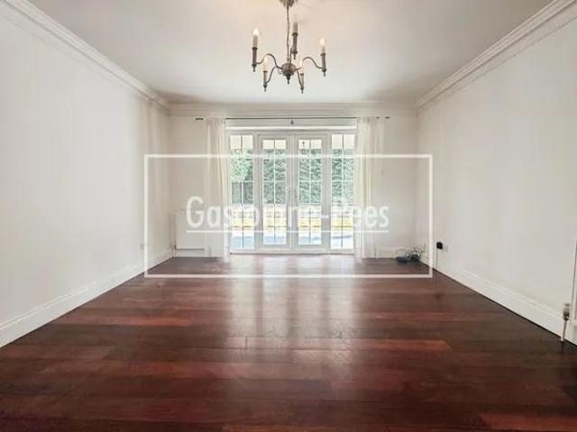 Fairmile Lane, Cobham