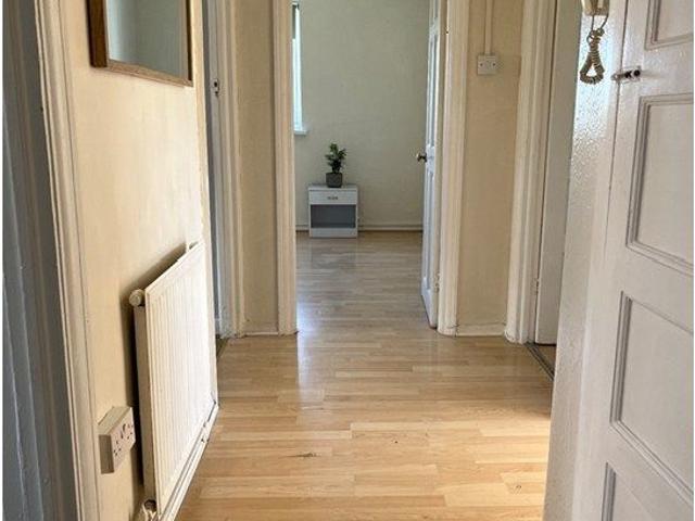 Fairwood Court, London E11, 2 bed flat to rent, £1,750 pcm | PrimeLocation