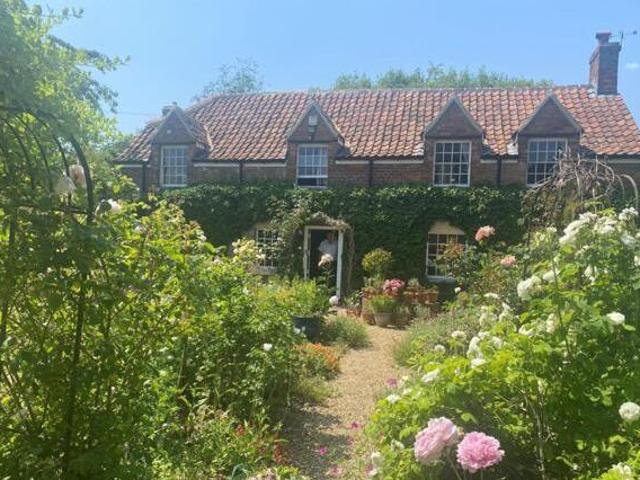 Fairwood Road, Penleigh, 3 Bedroom Detached