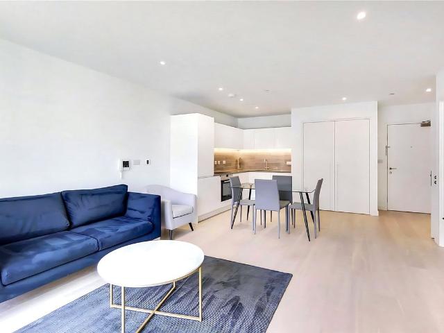 Fairwater House, Bonnet Street, London E16, 1 bed flat to rent, £2,100 pcm | PrimeLocation