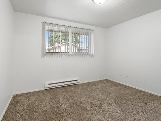 Fairway Apartments 3 Bedroom Apartment for Rent at 12430 Ne Glisan St, Portland, OR 97230 Hazelwood