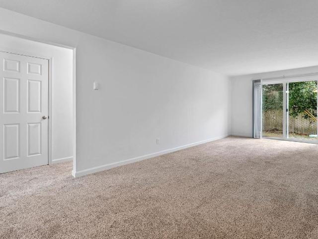 Fairway Apartments 3 Bedroom Apartment for Rent at 12430 Ne Glisan St, Portland, OR 97230 Hazelwood