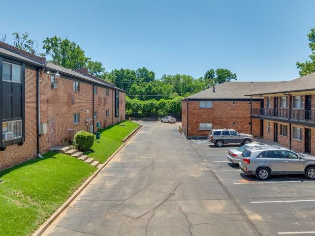 Fairway Apartments 2 Bedroom Apartment for Rent at 6609 S Lewis Ave, Tulsa, OK 74136