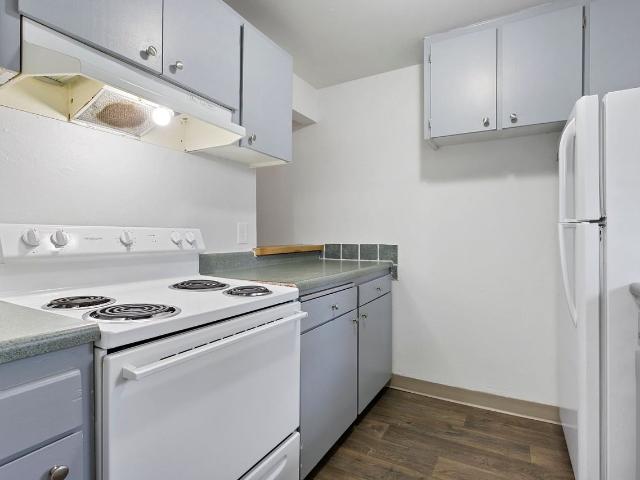 Fairway Apartments 2 Bedroom Apartment for Rent at 12430 Ne Glisan St, Portland, OR 97230 Hazelwood