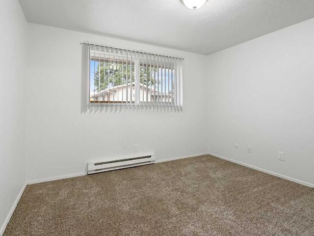 Fairway Apartments 2 Bedroom Apartment for Rent at 12430 Ne Glisan St, Portland, OR 97230 Hazelwood