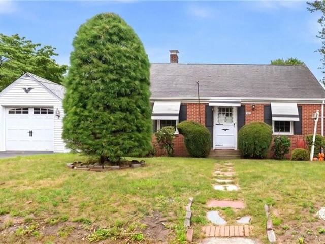 Fairway Dr, Cranston, Home For Sale