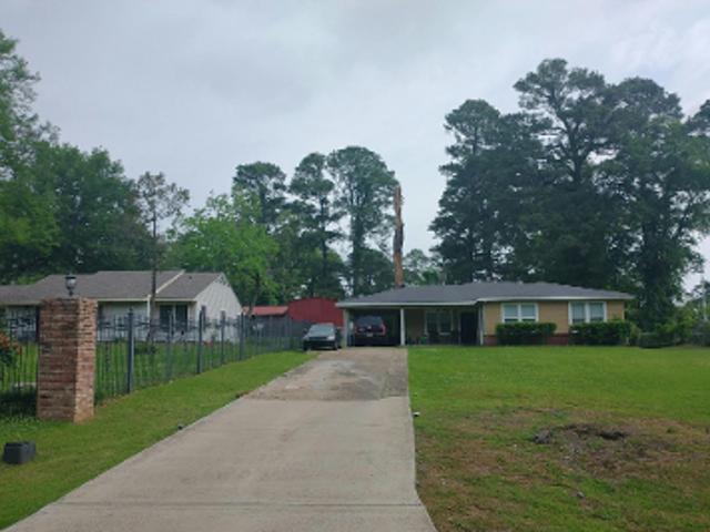 Fairway Dr