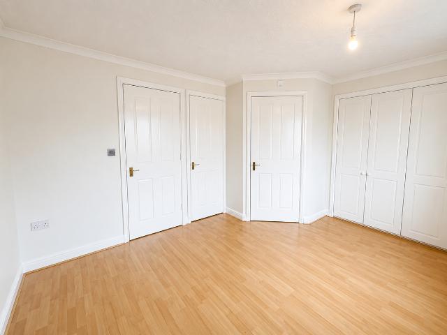 Fairway Drive, London SE28, Room to rent, £800 pcm | PrimeLocation