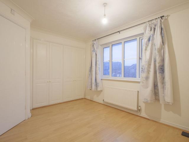 Fairway Drive, London SE28, Room to rent, £775 pcm | PrimeLocation