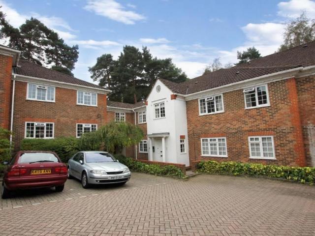 Fairway Heights, Camberley GU15 1 bed apartment to rent £1,150 pcm £265 pw