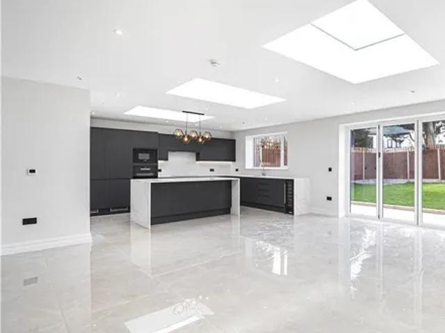 Fairway, Upton, London, DA6 8LB, United Kingdom | 3 bed house for rent #138933156 | Rentberry