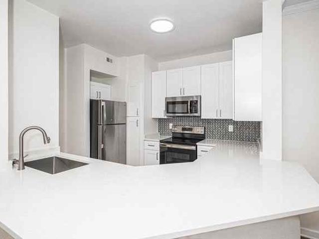 Fairways at Raccoon Creek 1 Bedroom Apartment for Rent at 6805 W Bowles Ave, Littleton, CO 80123