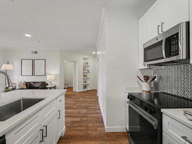 Fairways at Raccoon Creek 2 Bedroom Apartment for Rent at 6805 W Bowles Ave, Littleton, CO 80123