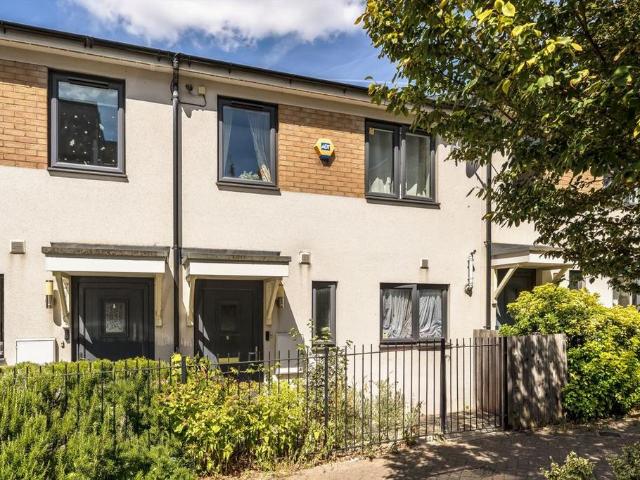 Fairthorn Road, Charlton 3 bed terraced house to rent £2,850 pcm £658 pw