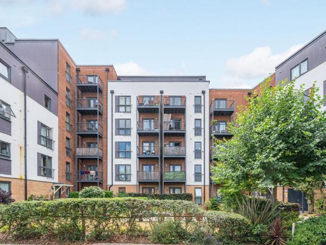 Fairthorn Road, Charlton, London, SE7 2 bed flat to rent £2,200 pcm £508 pw