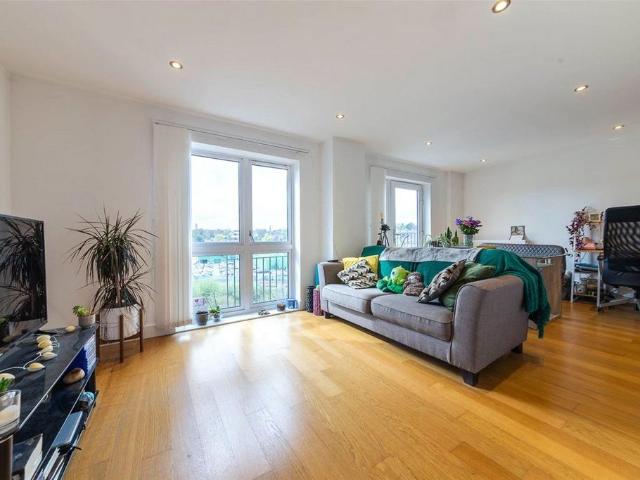 Fairthorn Road, London SE7 1 bed flat to rent £1,750 pcm £404 pw