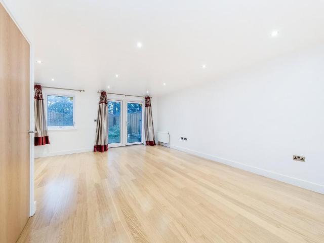Fairthorn Road, SE7 3 bed townhouse to rent £2,850 pcm £658 pw