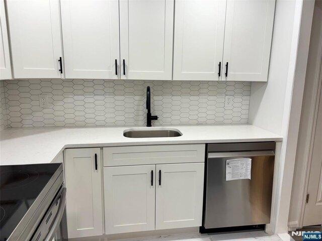 Fairview Ave Apt,westwood, Condo For Sale