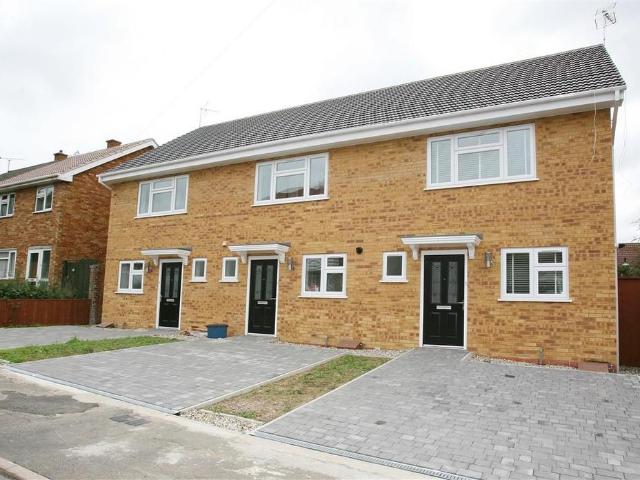 Fairview Drive, Chigwell, Essex 3 bed end of terrace house to rent £2,300 pcm £531 pw