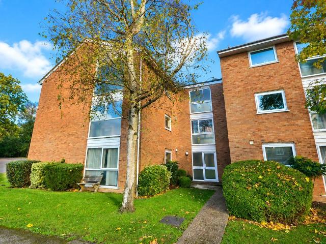 Fairview Gardens, Farnham, Surrey GU9, 2 bed flat to rent, £1,250 pcm | PrimeLocation